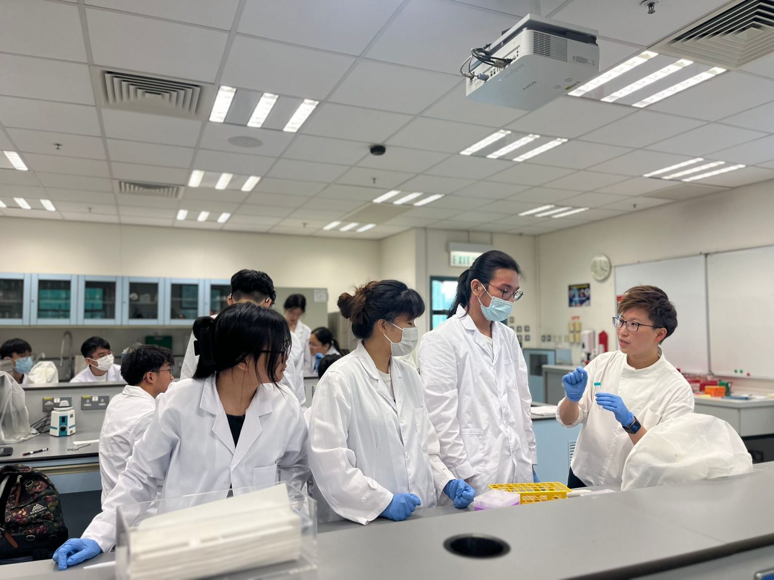 Empowering Life Science Students: Identification of pathogens in ...